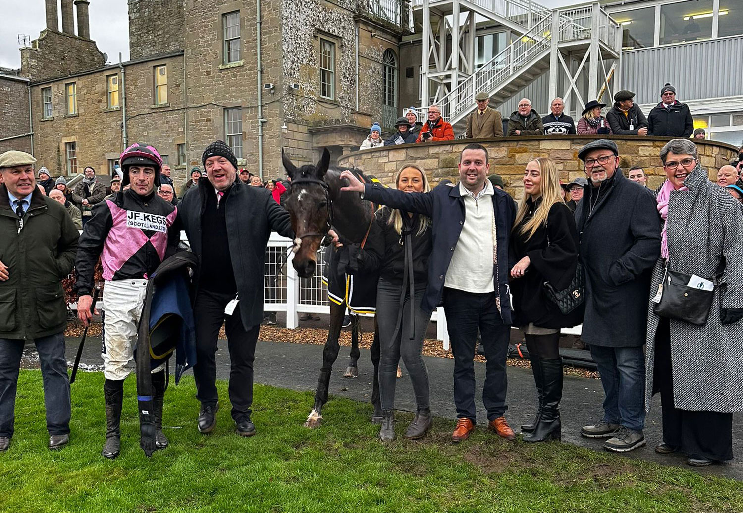 Sandy Thomson Racing – Racehorse Trainer at Lambden Farm